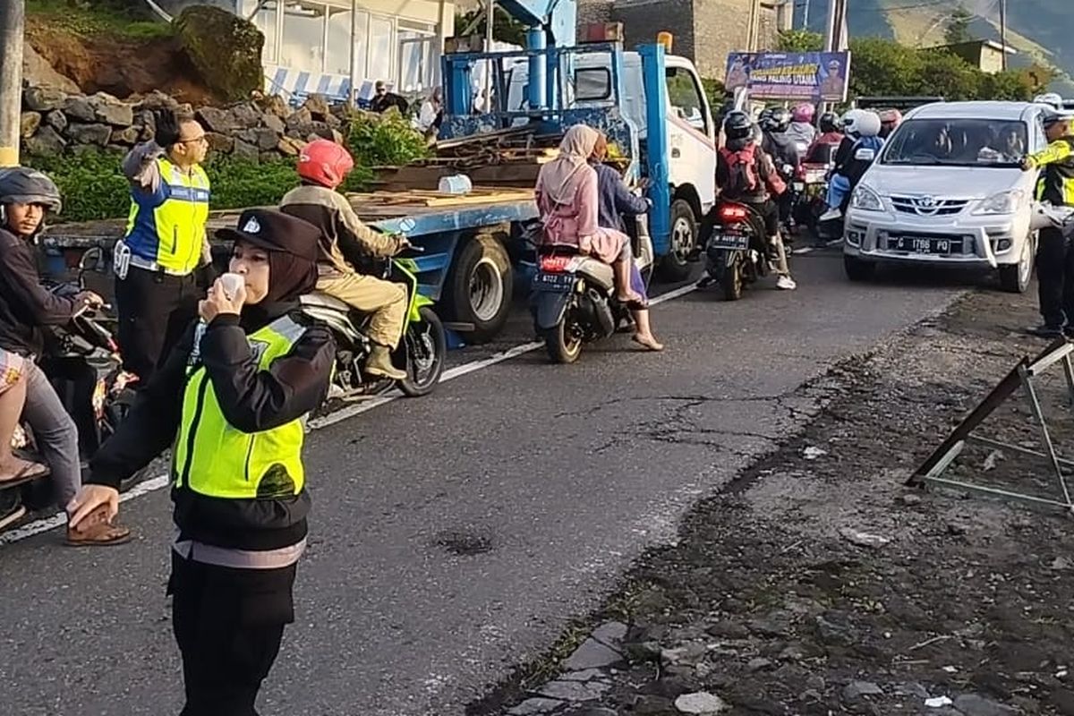 Sistem "One Way" Diberlakukan di Jalur Wisata Dieng Saat Libur Lebaran