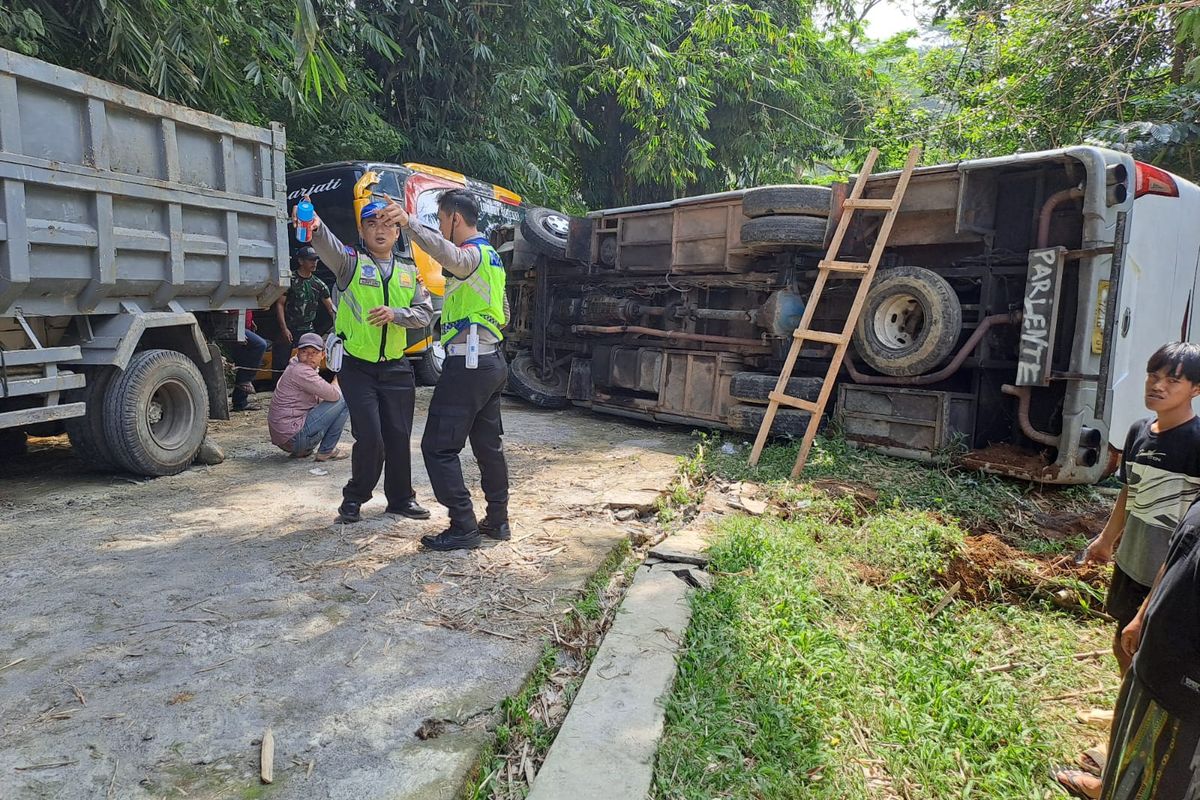 Bus Santri Terguling di Magelang, 2 Orang Luka Serius, 17 Lainnya Luka Ringan
