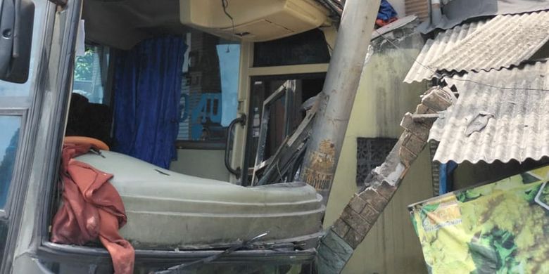 Berita Harian Bus Tabrak Tiang Listrik Terbaru Hari Ini - Kompas.com Berita Harian Bus Tabrak Tiang Listrik Terbaru Hari Ini - Kompas.com