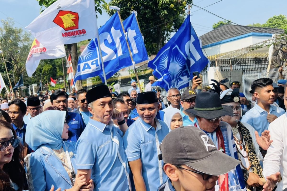 Dedie Rachim dan Jenal Mutaqin Jadi Pendaftar Pertama di KPUD Kota Bogor