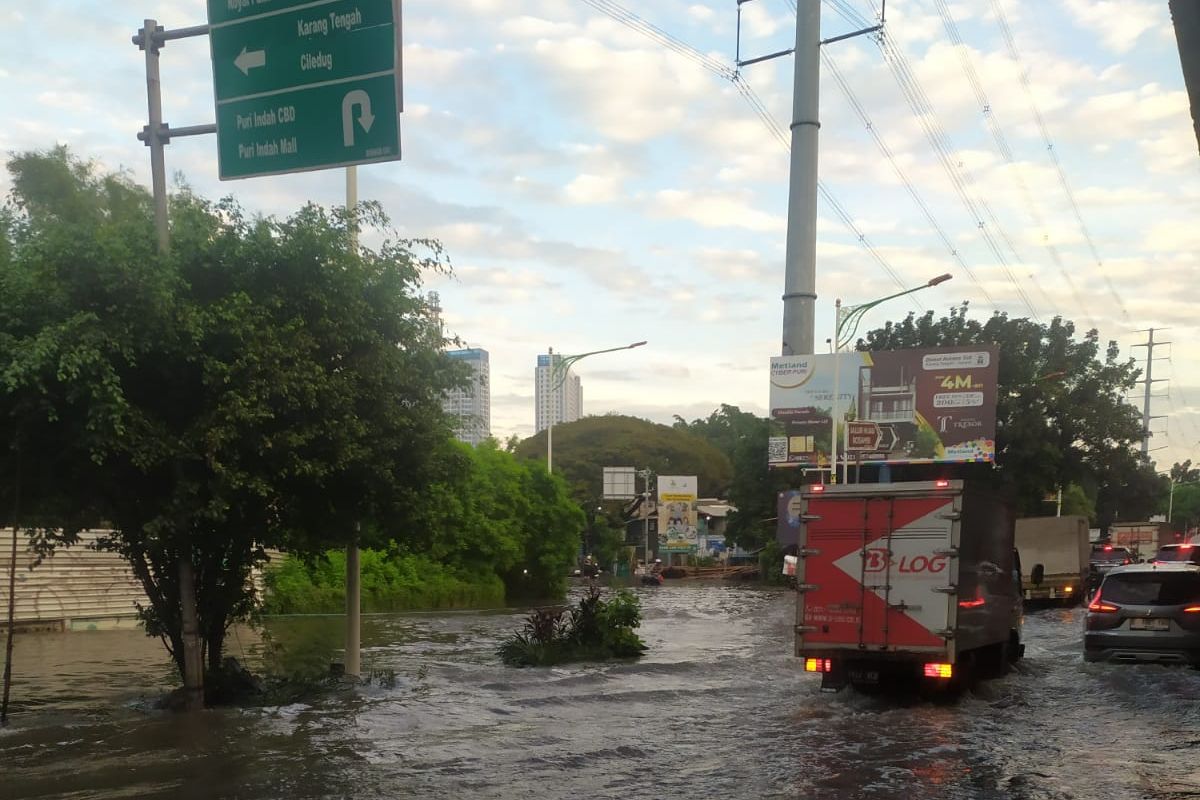 Update Banjir di Jakarta Hari Ini: 102 RT dan 3 Jalan Masih Terendam ...