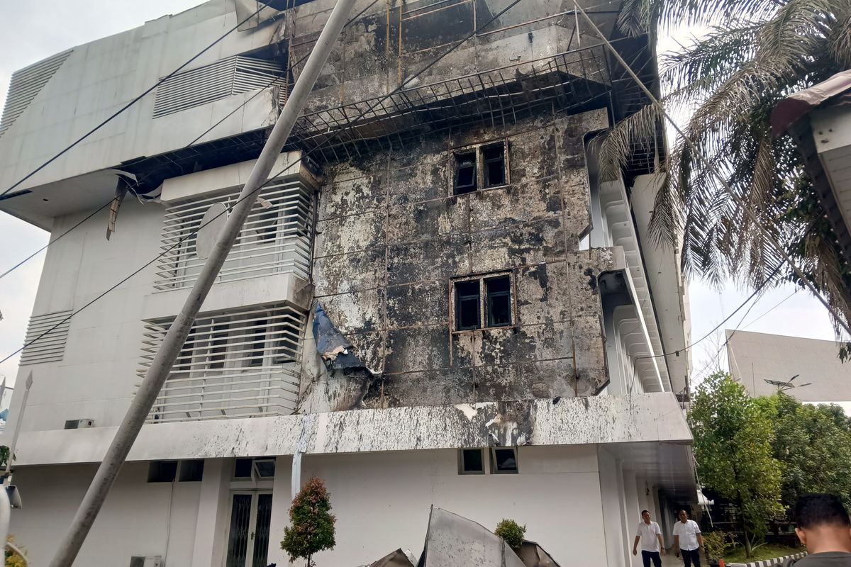 Ruangan di Lantai Dua hingga Empat Gedung Dinas Pendidikan Sumut Terbakar