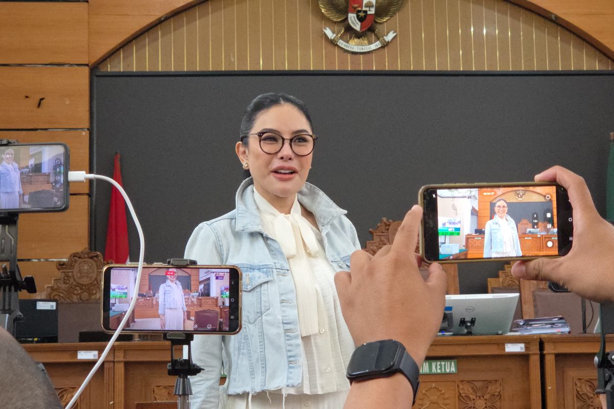 Sidang Nikita Mirzani: Penampilan Modis dan Saksi Ahli Meringankan