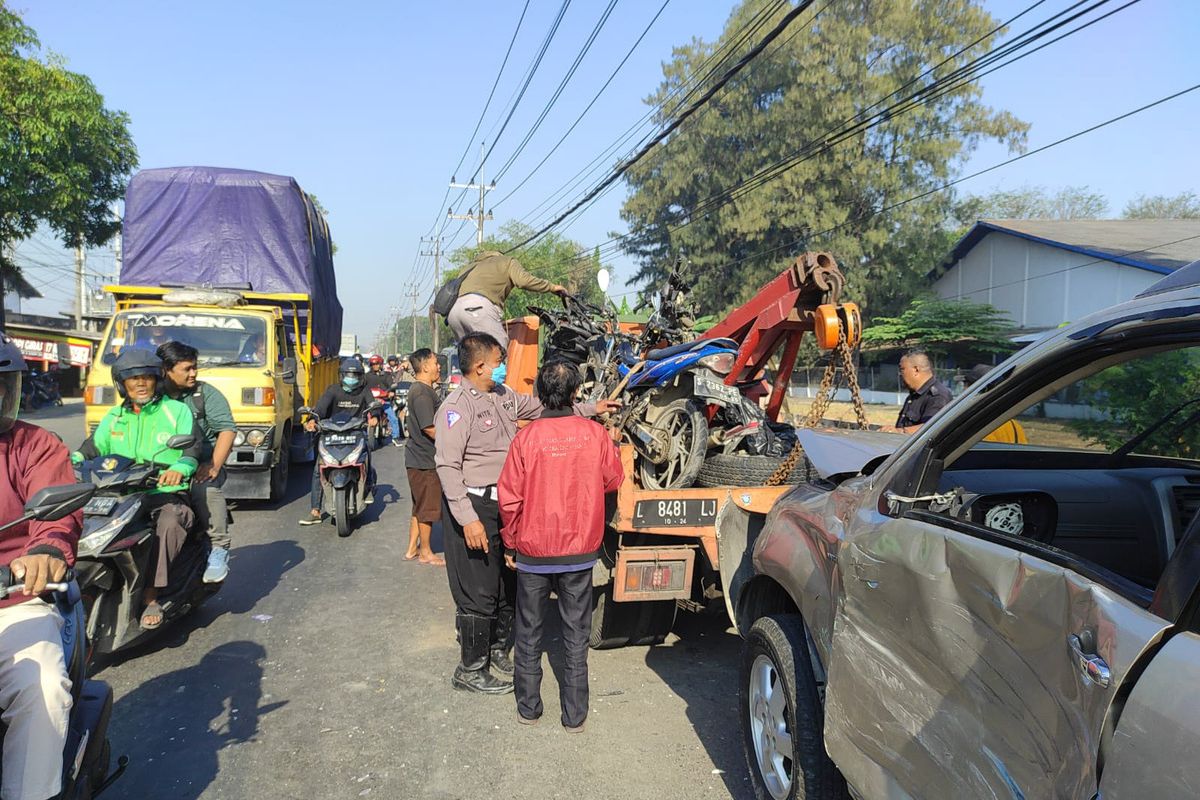 Kronologi Kecelakaan Maut di Gresik, Mobil Terios Tabrak 4 Motor
