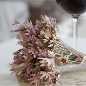 7 Jenis Bunga yang Cocok Dikeringkan untuk Dekorasi Ruangan