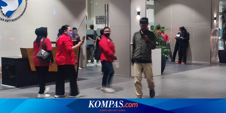 Pramono Anung Melayat ke Rumah Duka Brando Susanto di Carolus