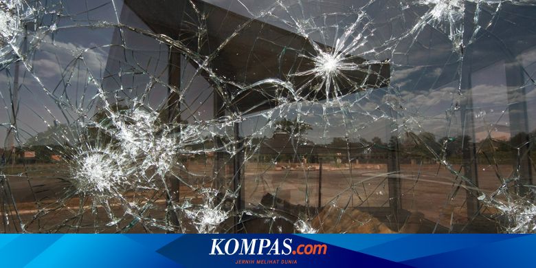 Pintu Kaca Mal Lippo Kebun Raya Bogor Pecah Diterjang Angin Kencang