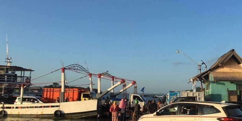 Berita Harian Antrean Kendaraan Di Pelabuhan Talango Sumenep Terbaru ...