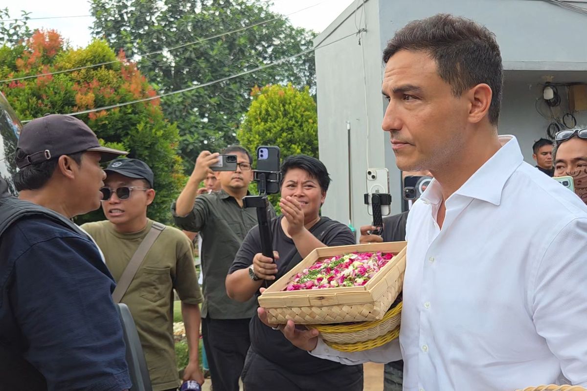 Ibu Raisa Andriana Meninggal Dunia, Hamish Daud Hadir di Pemakaman