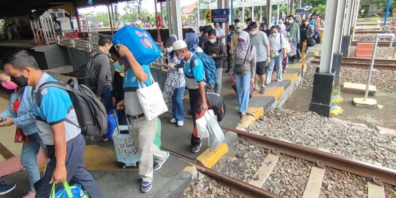 KAI Daop 3 Cirebon Sediakan 95.000 Tiket Kereta Api Lebaran, Dijual ...