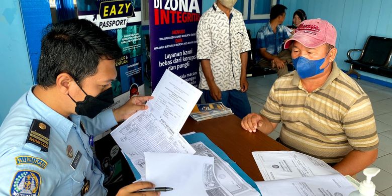 Indonesia Provides Collective Passport Services to Citizens in Remote ...