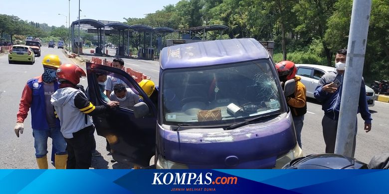 Kecelakaan Mobil di Pintu Masuk Suramadu, Berhenti Usai Tabrak Tiang ...