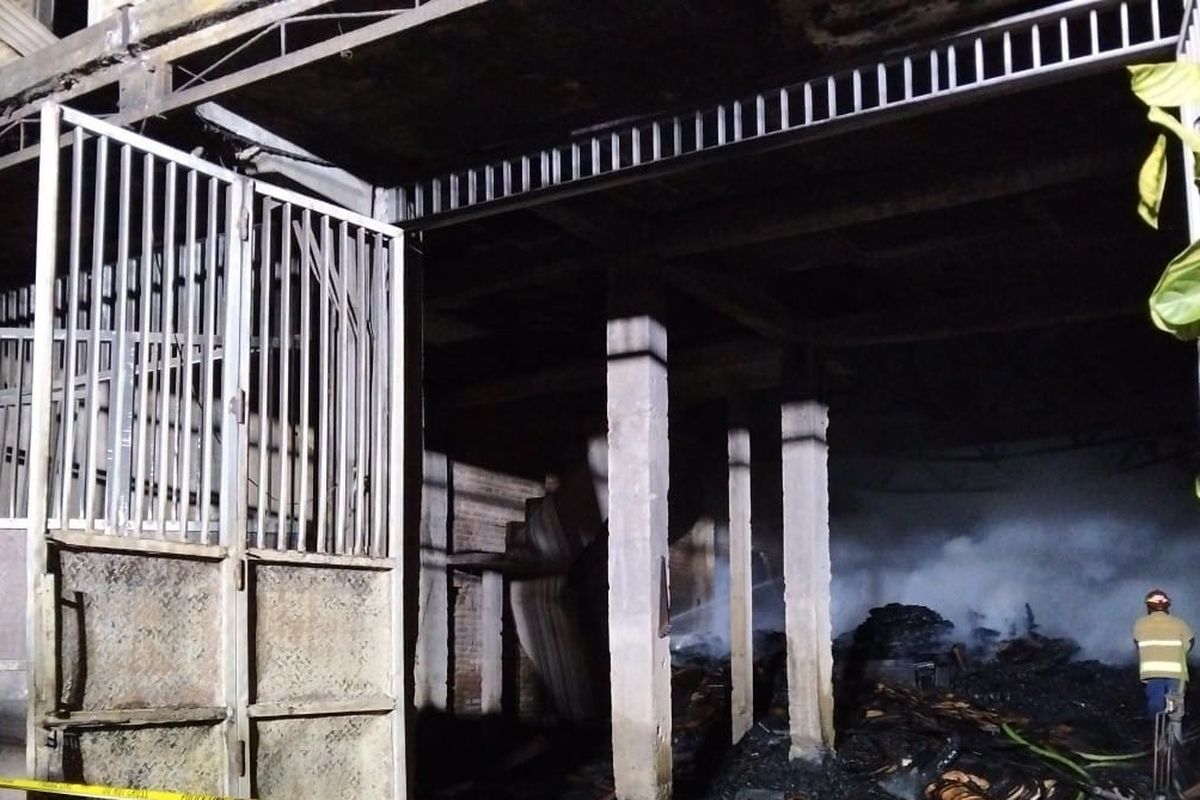 Gudang Kayu di Kediri Terbakar, Pemilik Merugi Seratusan Juta