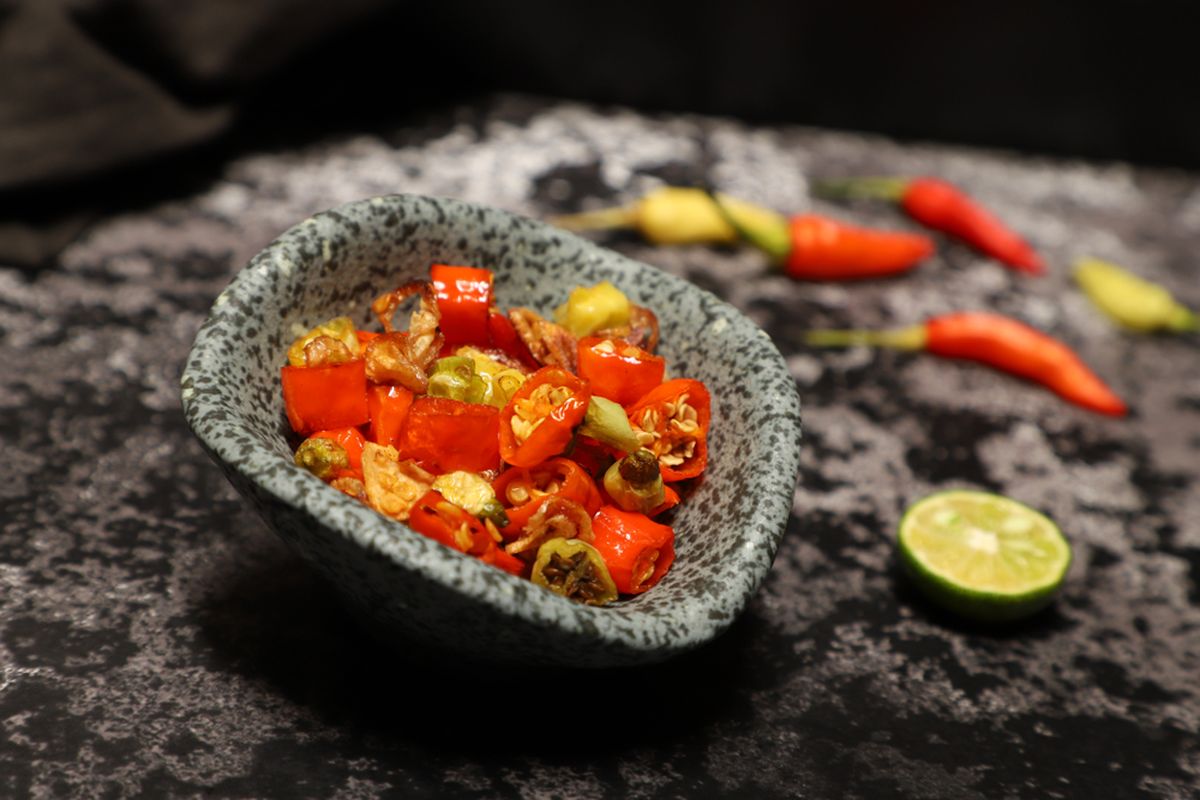 Cara Membuat Sambal Embe Khas Bali, Ini 3 Tips Menggoreng Bawangnya