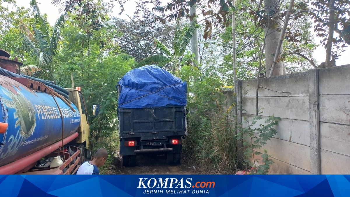 Truk Sampah Tepergok Buang Muatan di TPA Ilegal Pondok Ranji, Terobos ...