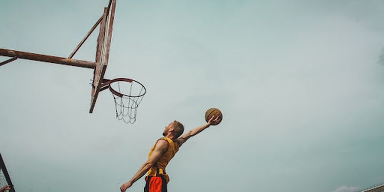 6 Teknik Dasar Basket yang Perlu Diketahui Pemula - Kompas.com