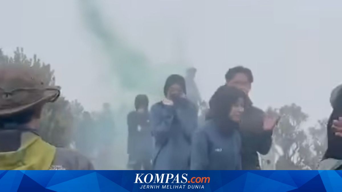 Nyalakan Bom Asap di Puncak Gede Pangrango, Pendaki Ini Dihujat Warganet