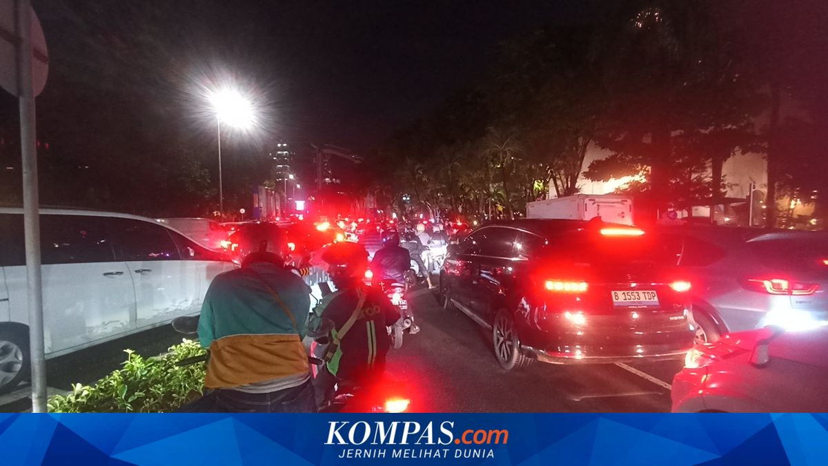 Macet Parah di SCBD, Kendaraan Nyaris Tak Bergerak
