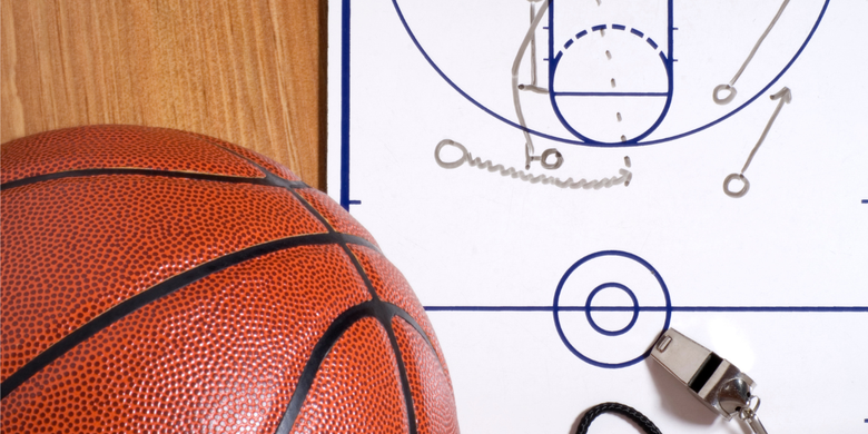 Menembak Bola ke Ring Basket dengan Cara Lay Up