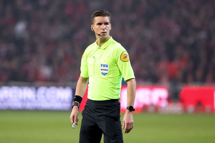 Foto : Sosok Francois Letexier, Wasit yang Kartu Merah STY dan Beri ... Foto : Sosok Francois Letexier, Wasit yang Kartu Merah STY dan Beri ...