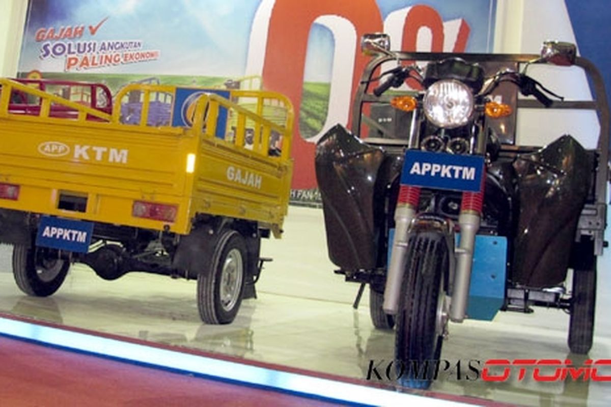 APP KTM Genjot Roda Tiga dengan ”Gadis”