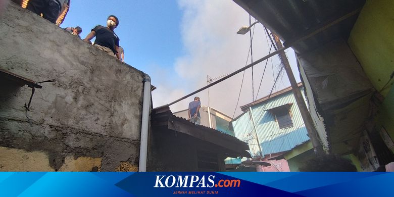 Kebakaran di Pemukiman Padat Penduduk Menteng Diduga Akibat Korsleting