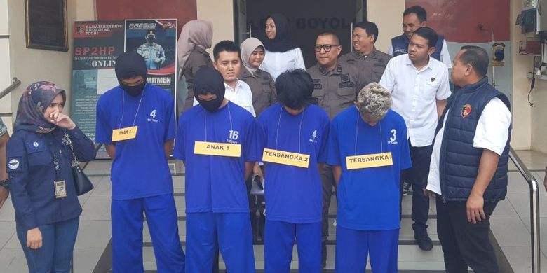 Berita Terkini Harian Rekonstruksi Anggota Perguruan Silat Aniaya ...