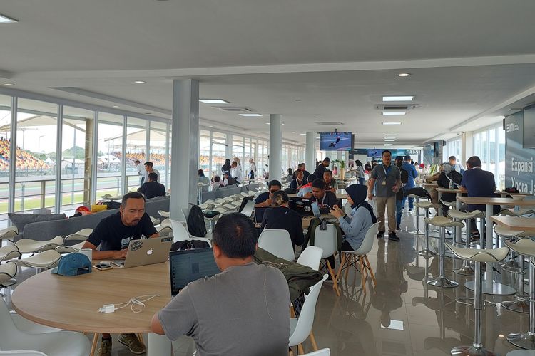 Foto : Sensasi Nonton WSBK Mandalika dan ATC di VIP Deluxe Foto : Sensasi Nonton WSBK Mandalika dan ATC di VIP Deluxe