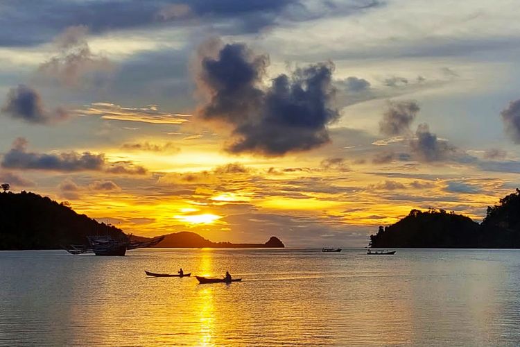 Indahnya Sunset Pantai Paku Mandeh di Sumbar, Hamparan Pasir Putih dan ...