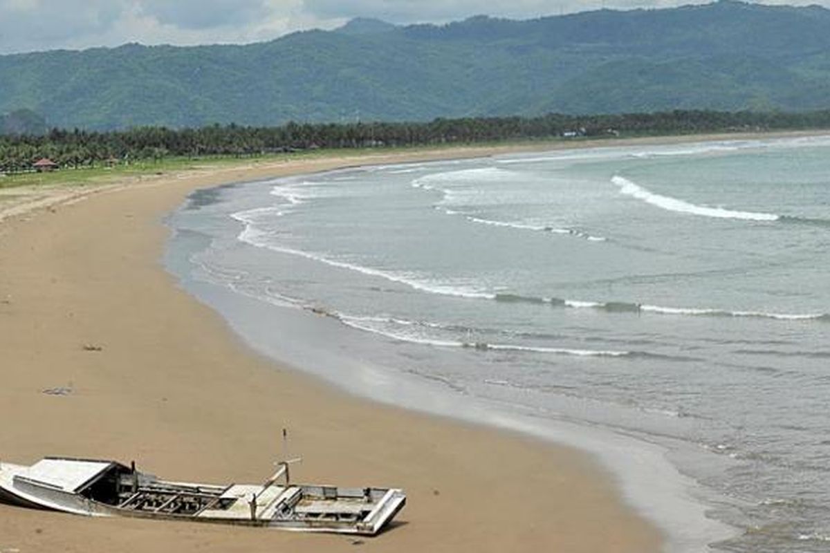 Pantai Soge di Pacitan: Daya Tarik, Harga Tiket, dan Rute