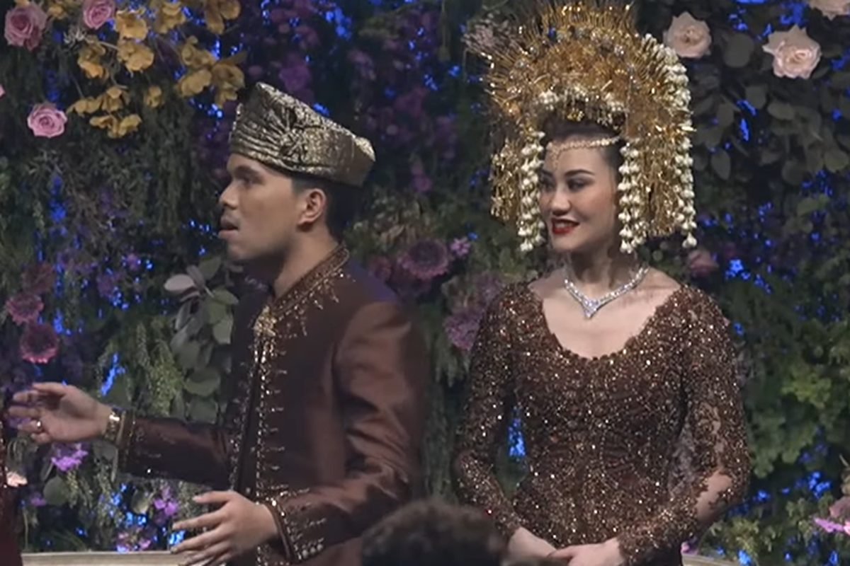 Fadly Faisal Datang Sendiri ke Resepsi Pernikahan, Sikap Thariq Halilintar dan Aaliyah Disorot