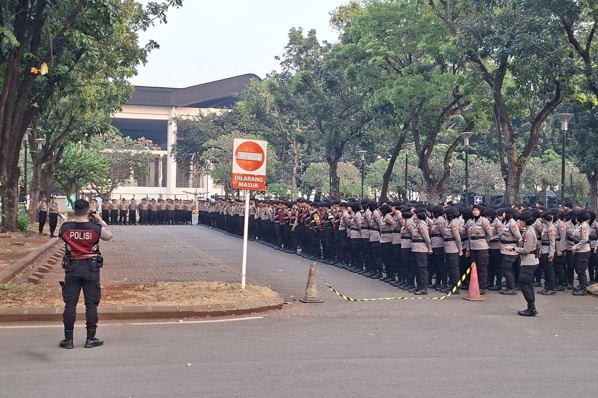 Kondisi Terkini Hotel Sultan Hari Ini: Kawat Duri Terpasang, Aparat ...