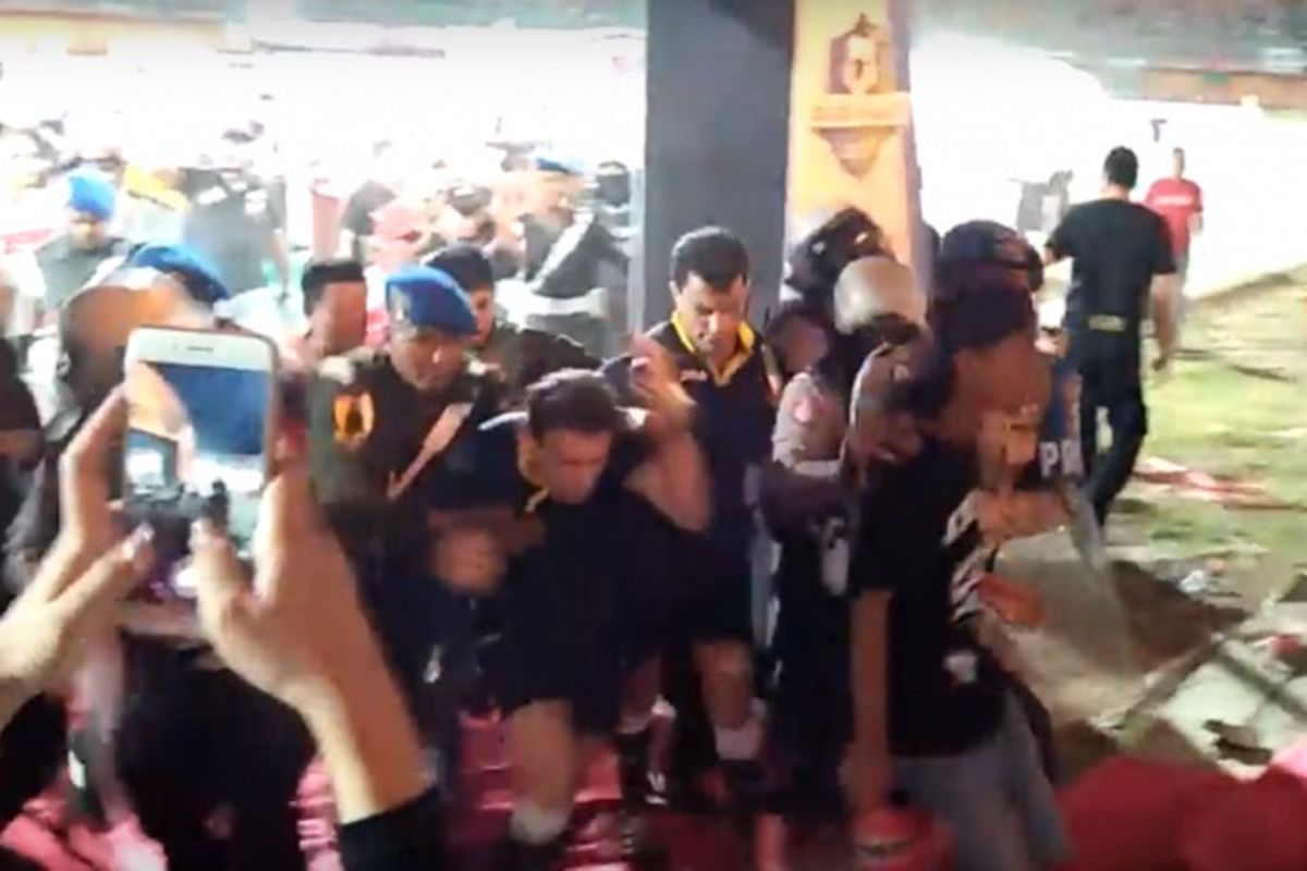 Ricuh Seusai Laga Madura United Vs Borneo FC, Wasit Jadi Sasaran