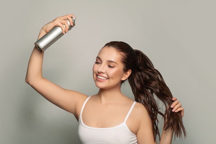Selain Untuk Rambut Ini 5 Kegunaan Hairspray Di Rumah
