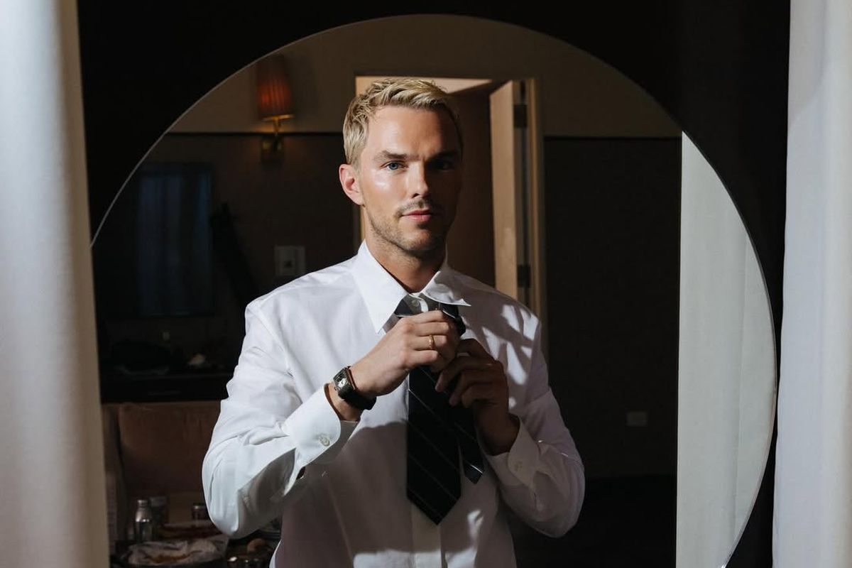 Nicholas Hoult Hampir Perankan Clark Kent: 10 Fakta Menarik Film ...