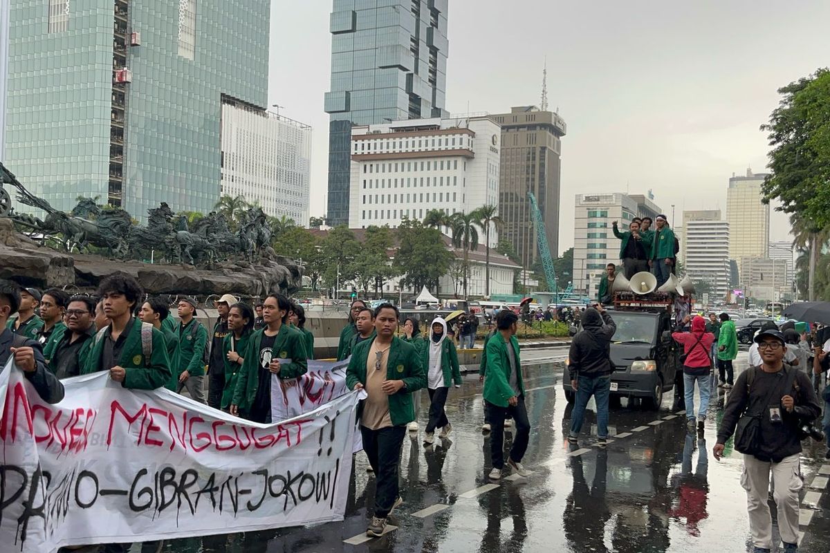 Puncak Demo Indonesia Gelap Digelar Saat Pelantikan Kepala Daerah di Istana