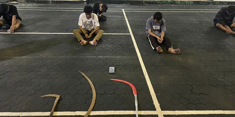 Berita Terkini Harian Aksi Tawuran Di Surabaya Terbaru Hari Ini ... Berita Terkini Harian Aksi Tawuran Di Surabaya Terbaru Hari Ini ...