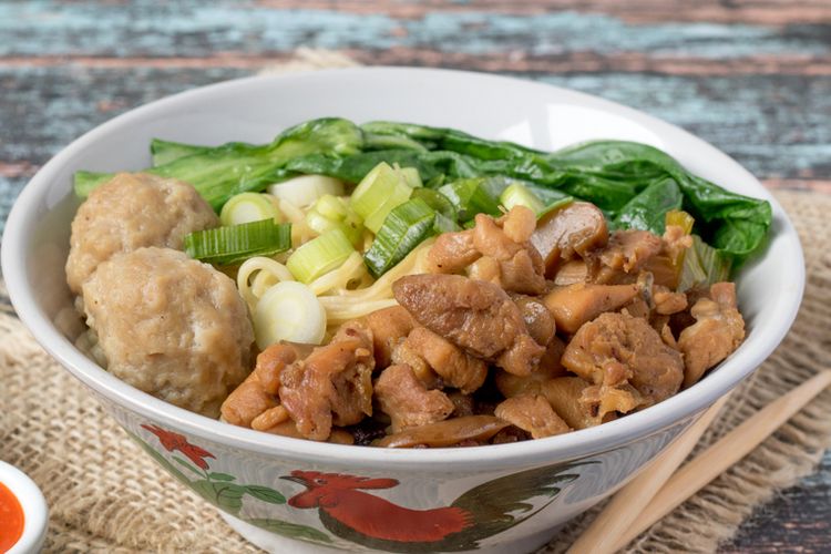 Heboh Mi Ayam Ada Kepala Tikus, Pemilik Warung Bersumpah di Kantor MUI