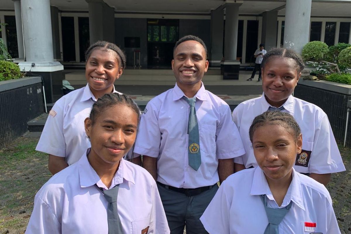 Cerita Bonsa, Siswa dari Papua Barat yang Ingin Jadi Ahli Ekonomi