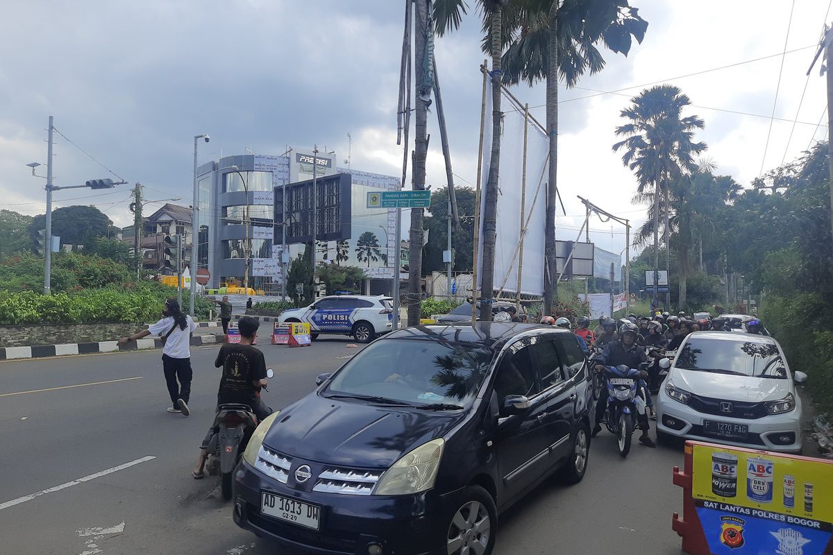 Volume Kendaraan Meningkat, Polisi Mulai Berlakukan Ganjil Genap dan Satu Arah di Puncak Bogor