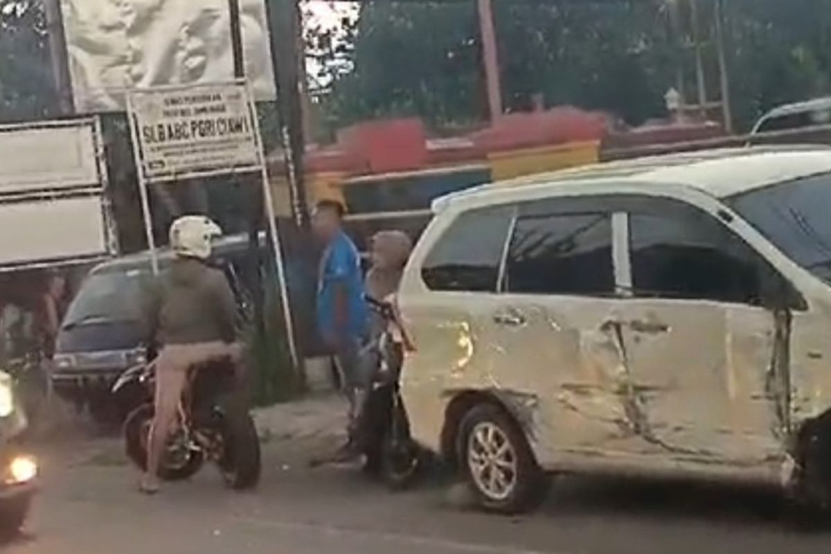 Kisah Heroik Perempuan Kejar Mobil Komplotan Ganjal ATM hingga ...