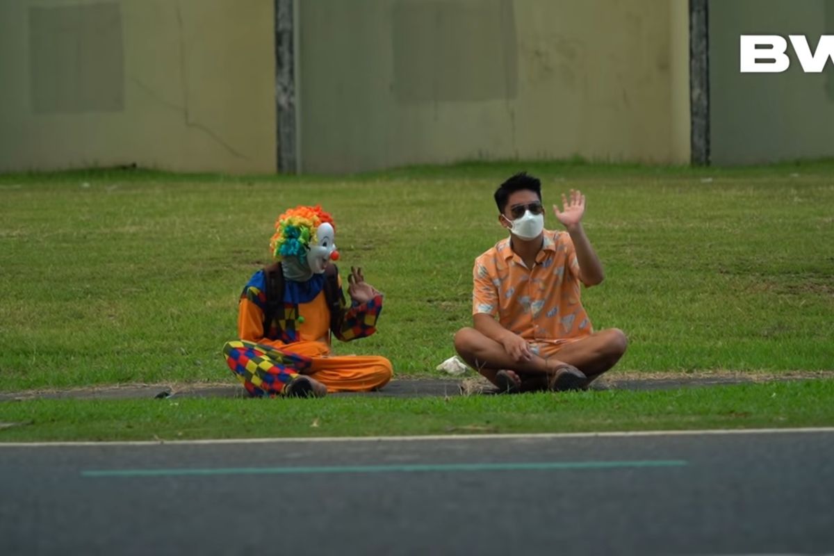 Jauh dari Mewah, Boy William Kunjungi Tempat Tinggal Badut Jalanan di ...