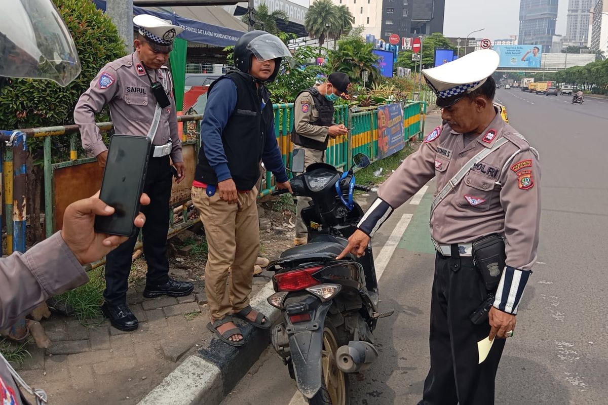Operasi Patuh Jaya 2025, Pelanggar Tutup Pelat Nomor Pakai Kertas