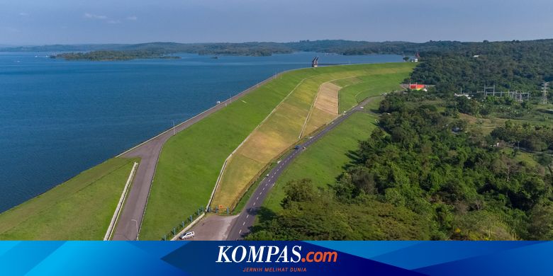 Jalan di Bendungan PLTA Waduk Kedung Ombo yang Jadi Tempat Wisata ...