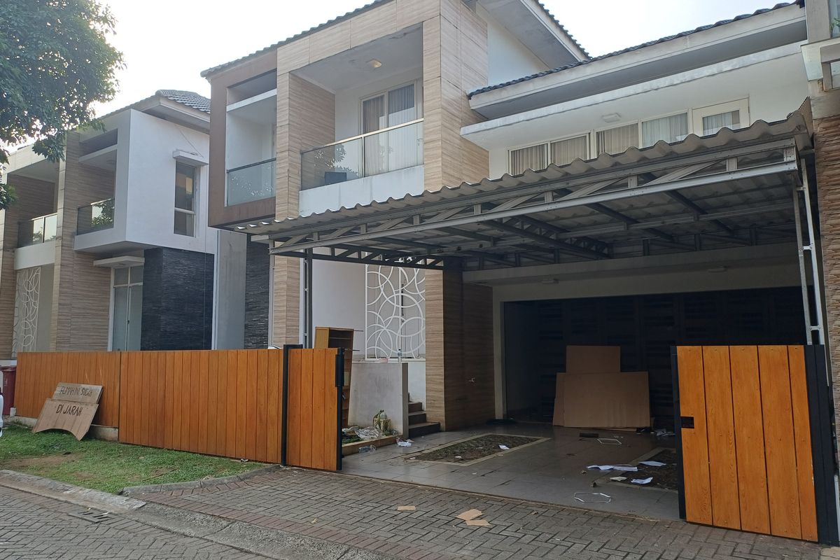 Kondisi Terkini Rumah Nafa Urbach, Stafsus Angkut Barang yang Tersisa