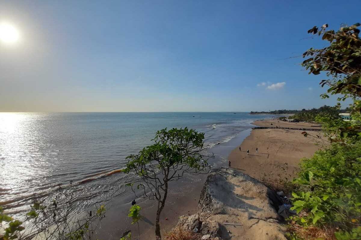 Pantai Anyer dan Tempat Wisata di Kabupaten Serang Ditutup