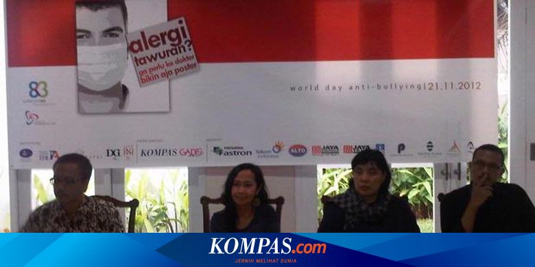 Mahasiswa Buat Poster Stop Tawuran