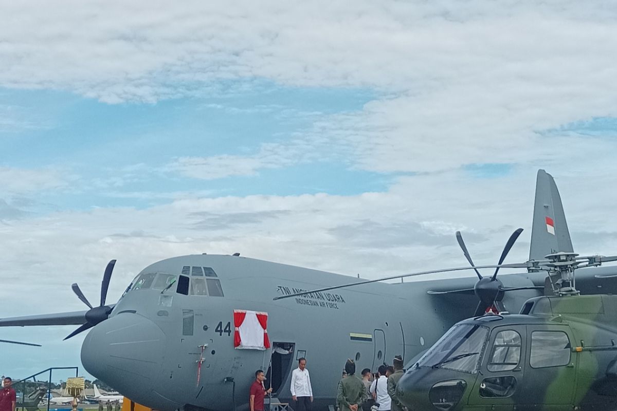 Saksikan Penyerahan Super Hercules, Jokowi: Penting untuk Keperluan Perang dan Non-perang