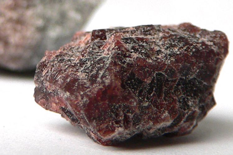 Mengenal Bamboo Salt, Garam Asal Korea yang Dimasak di Dalam Bambu