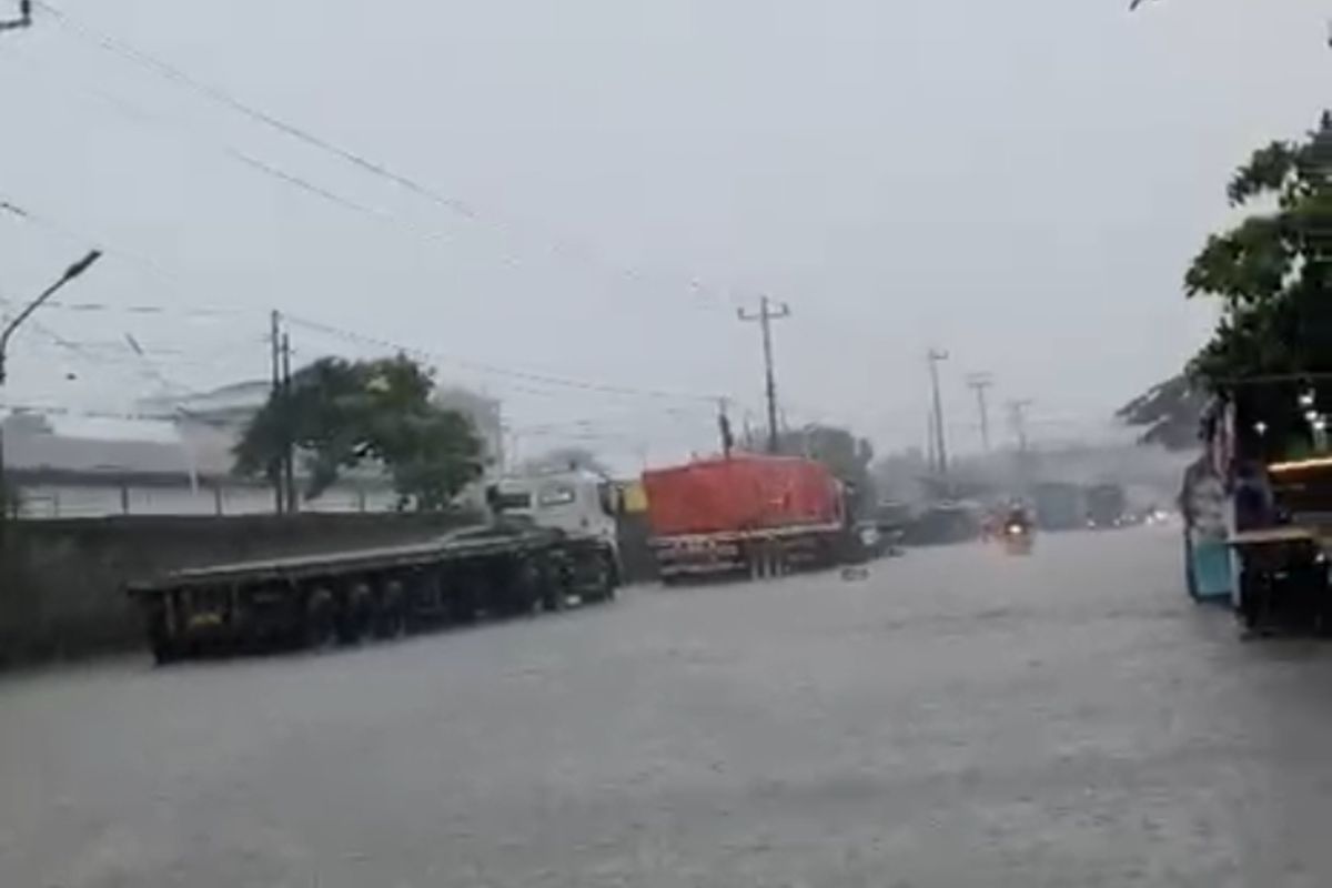 16 Titik di Semarang Masih Terendam Banjir, Ketinggian Air Capai 60 ...
